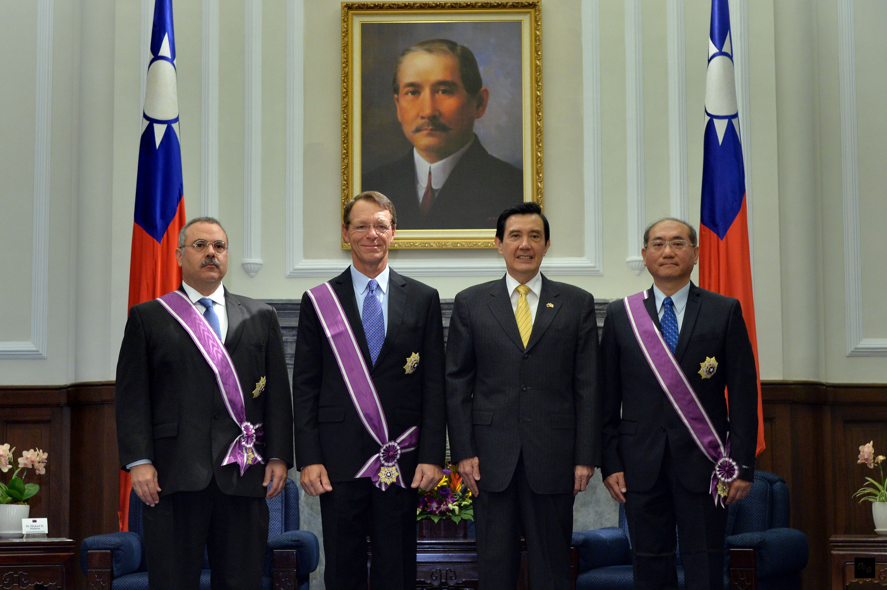 3公衛專家助抗煞 總統贈勳|醫療 | 僑務電子報