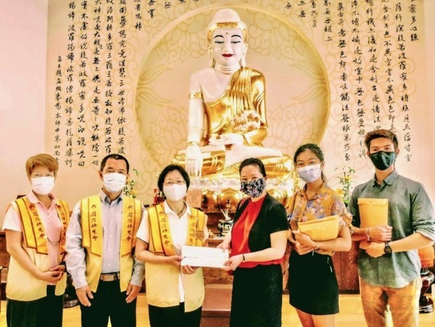 佛光山捐款北卡大學亞裔中心1萬元|北美洲 | 僑務電子報