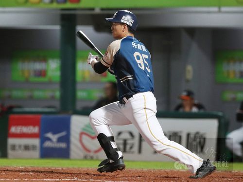 Chu sets new Taiwan-pro baseball half-season homer record with 22 ...