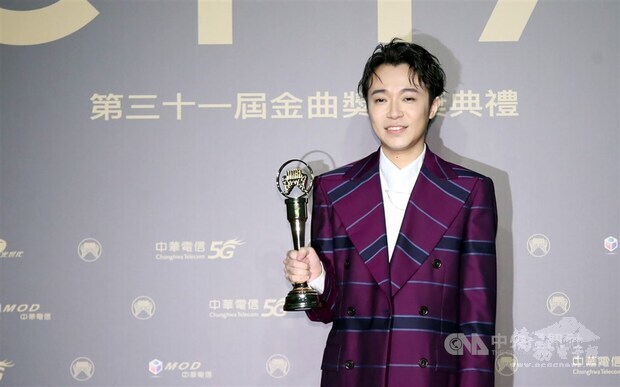 2020 GOLDEN MELODY/Singer-songwriter Wu Qing-feng wins best Mandarin ...