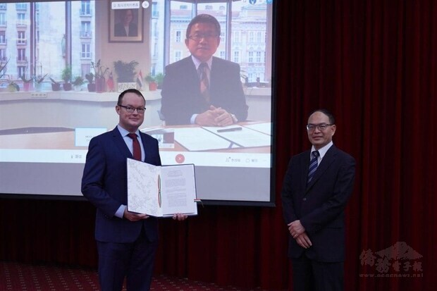 Taiwan, Hungary ink deal on reciprocal scholarship program|English News ...