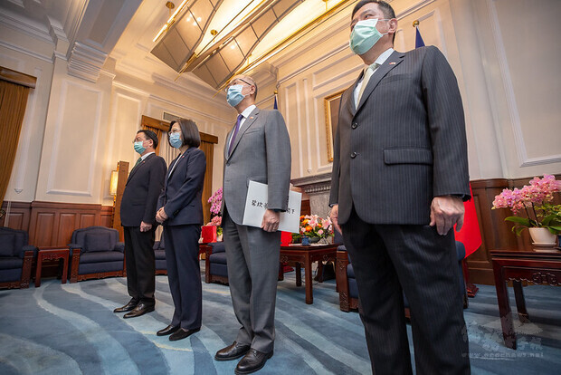 President Tsai accepts credentials from new Belize Ambassador Candice ...